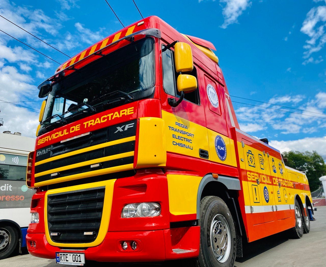 Primul autovehicul modern la Regia Transport Electric pentru serviciul ...