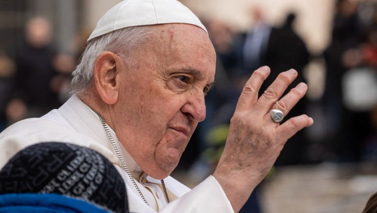 Papa Francisc, operat de urgență la Roma - DemocracyMD