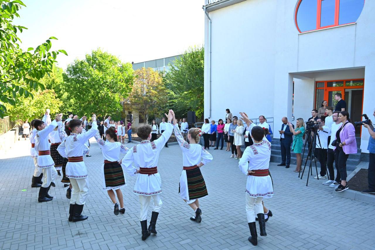 Primăria Chișinău inaugurează Centrul Multifuncțional Sportiv la Liceul ...