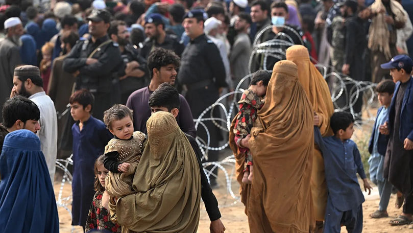 Restricții tot mai dure în Afganistan: femei reținute pentru modul în ...